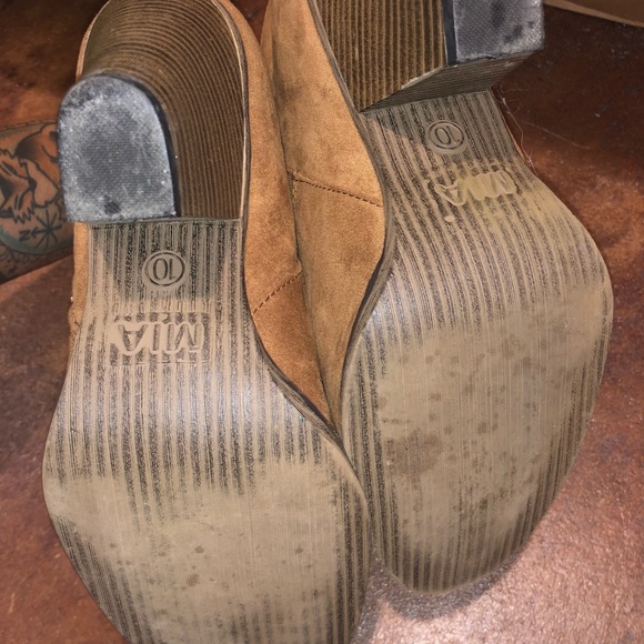 MIA | Shoes | Euc Mia Booties Tan Lindsey | Poshmark